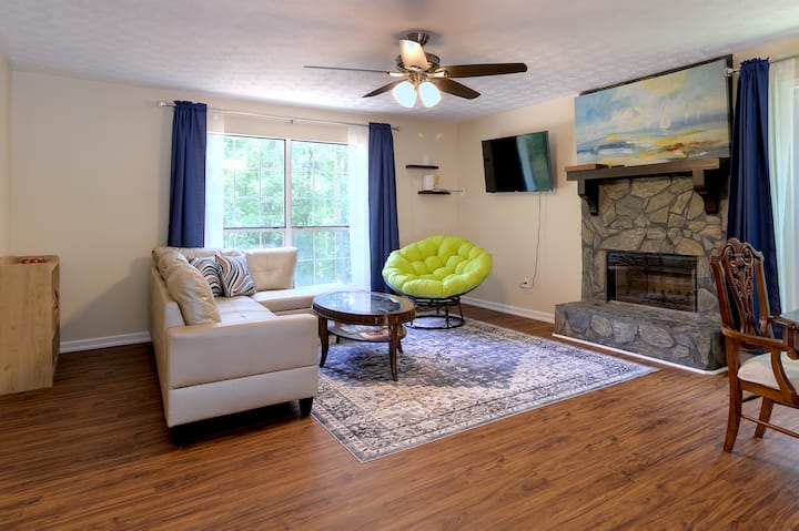 Full Kitchen, Backyard, Ping-pong, Desk, Lakepoint - Acworth, GA