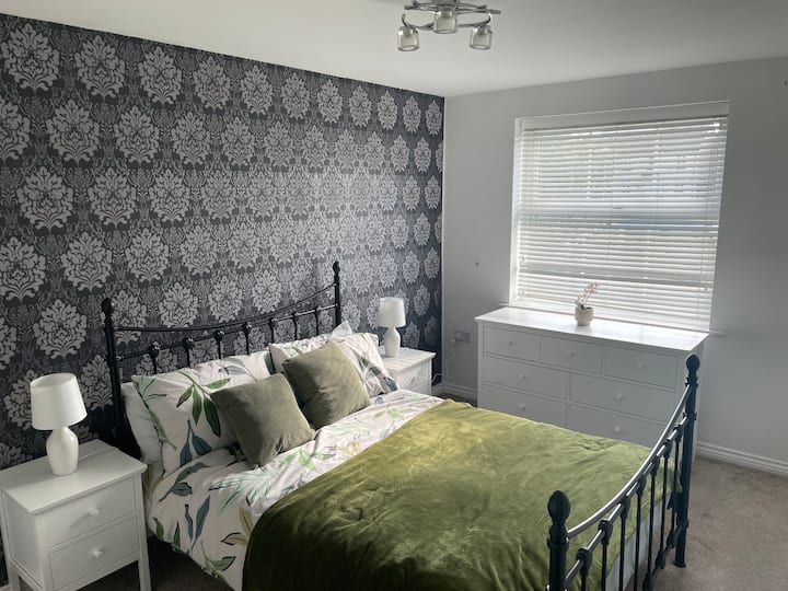 Fantastic 2 Bedroom Apartment -Nec, Airport, Town - Solihull