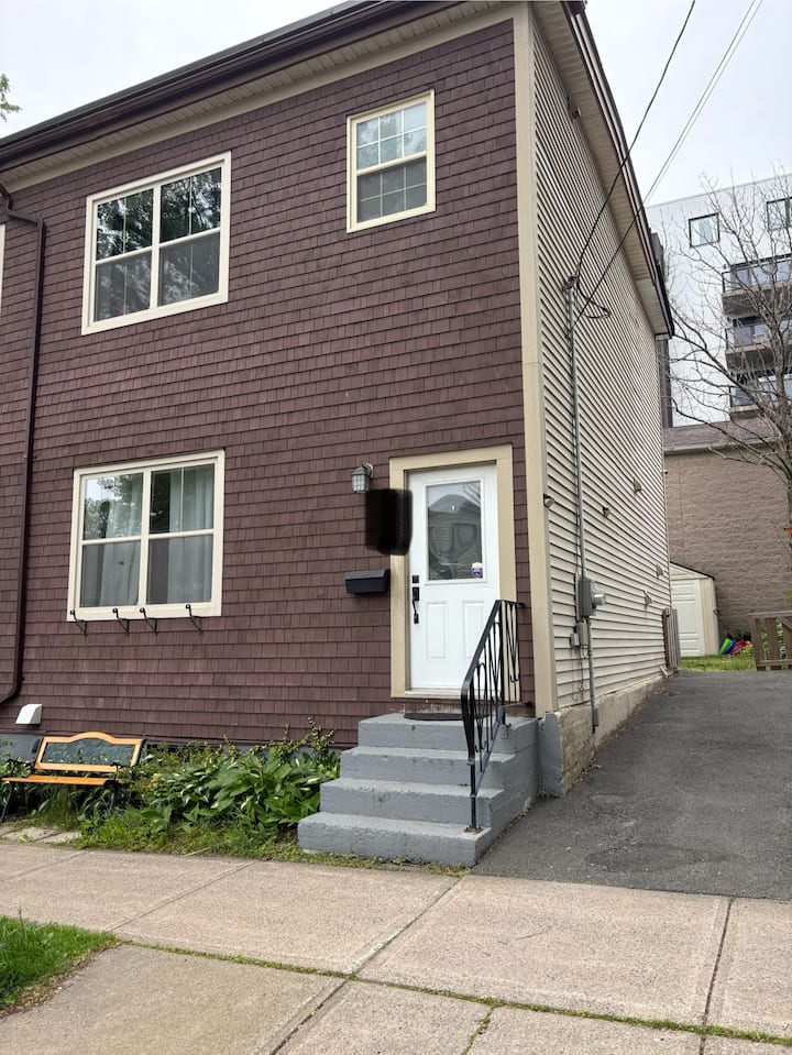 Northend Halifax Home, Walkable! - 핼리팩스 카운티