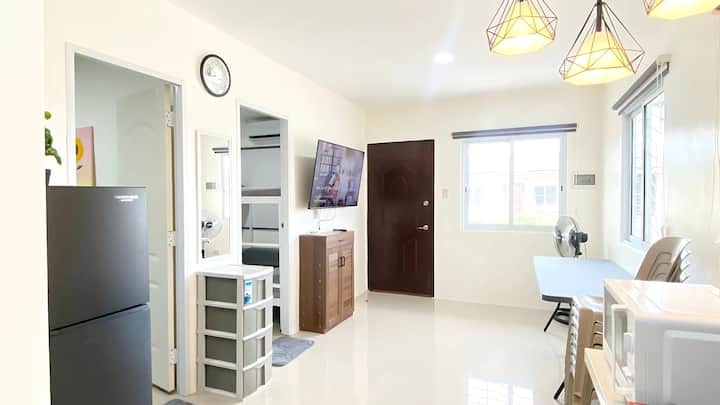 2br W/ Ac, 8 Beds, Netflix, Wifi, Parking, Party - General Santos City