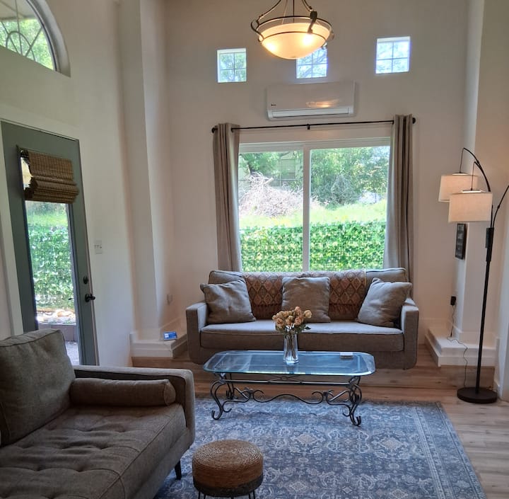 Tiny Home Casita At The Treehouse - Canyon Lake, TX