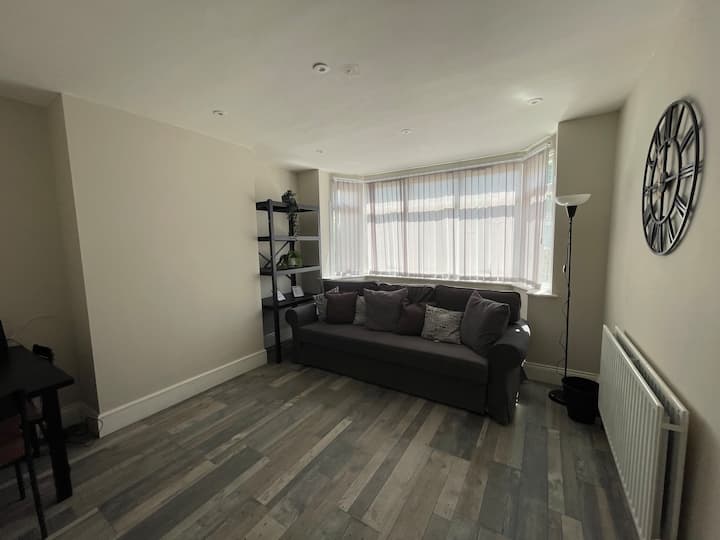 Home Away From Home For Group Or Single Room - Sutton Coldfield