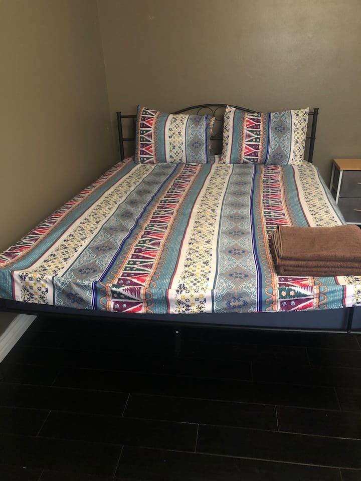 Airbnb Room#5,安静!很多停车位,附近有餐厅 - Palmdale, CA