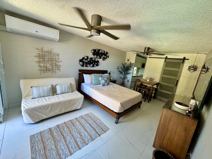 Luquillo Cozy Studio W/ Pool, Steps From The Beach - Porto Rico