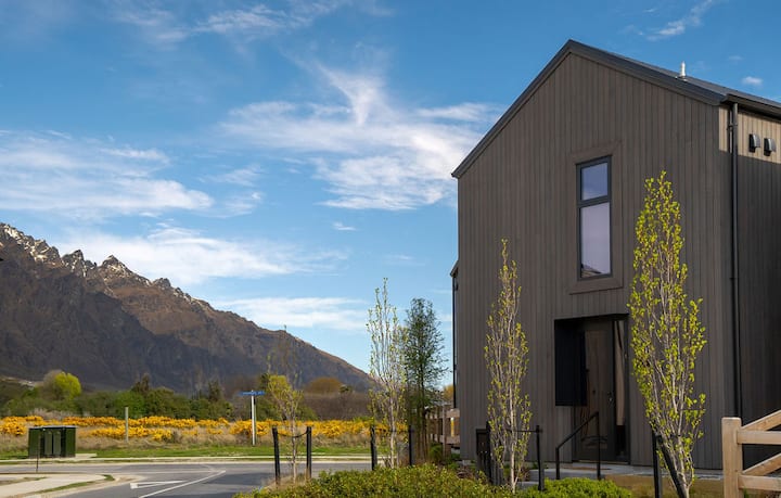 Remarkable Views Retreat - Central Frankton - Lake Hayes