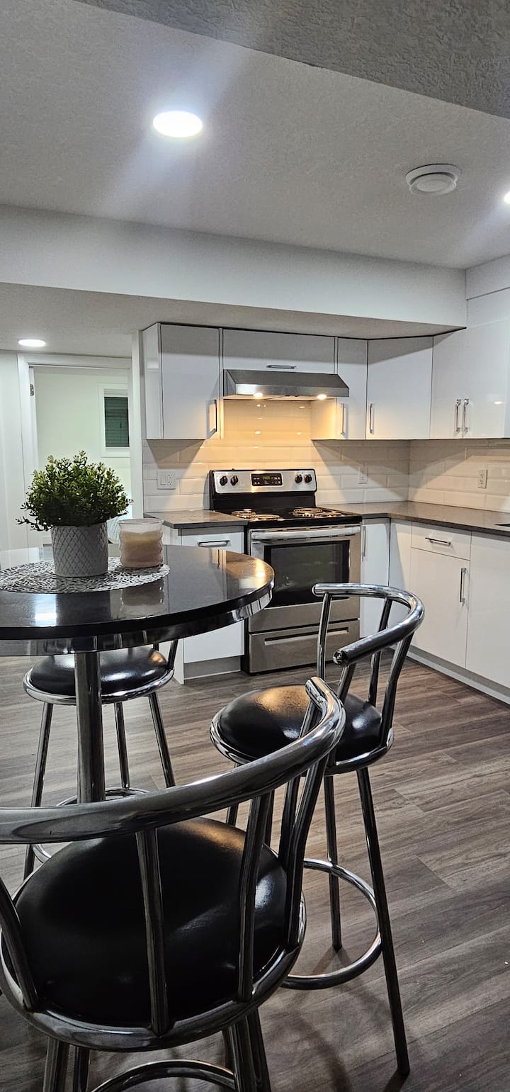 Beautiful 2 Bedroom Guest Suite In West Edmonton - Edmonton