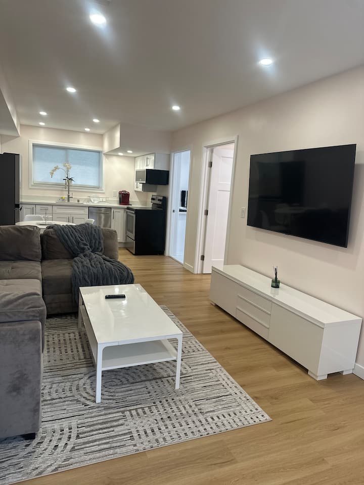 Stylish & Bright Apartment - SeaTac, WA