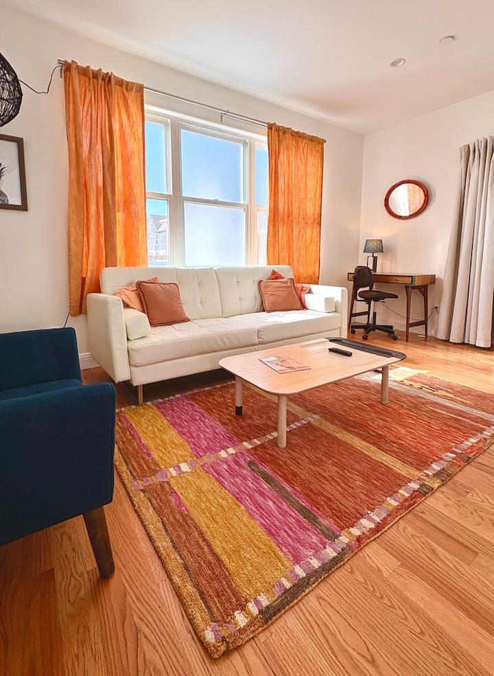 Sunny Work-ready 1br W/ Gated Parking! - Oakland, CA