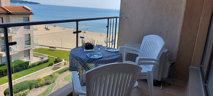 Seafront Elegance First Line Beach Apartment - Obzor