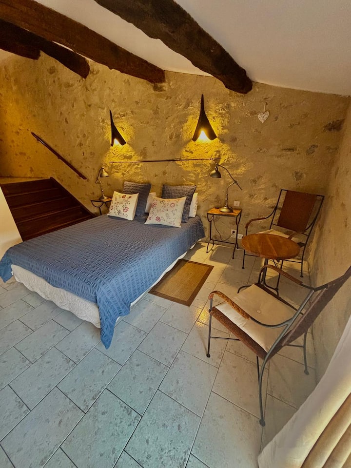 Chambre Euse Intimiste En Pierres  Maison Xiiie - Saint-Guilhem-le-Désert
