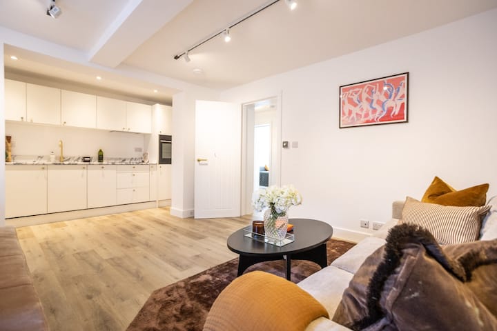 Cosy Basement Getaway - Bristol