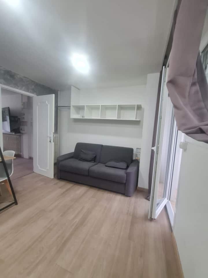 Chambre Chaleureuse Et Pratique. - Angers