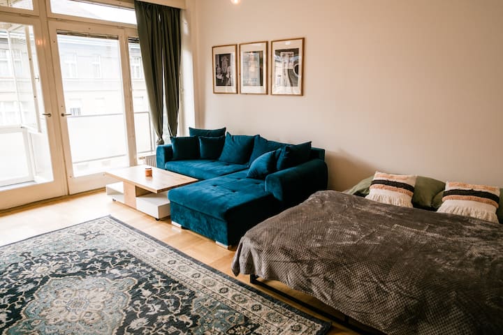 Bright 120m Apartment 2br/ Balconies Near Castle - Prague