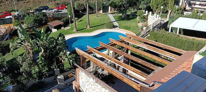 Palmeras House, Beach 10min Walk - Benalmádena