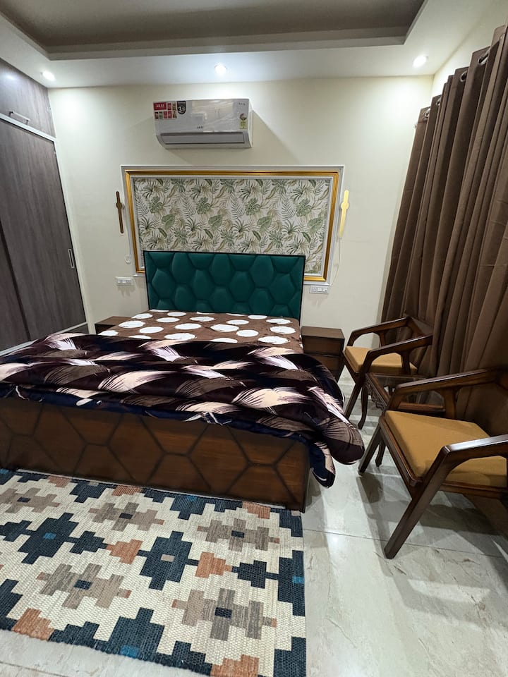 Home Away From Home #Near Golf Club - Chandigarh