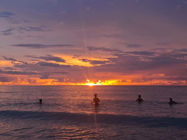 Dine! Surf! Party! Affordable Beachfront Resort! - San Fernando