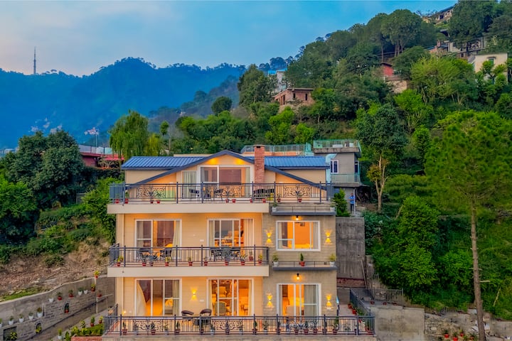 Elivaas Hillside Villa W/ Balcony & Garden Seating - Kasauli