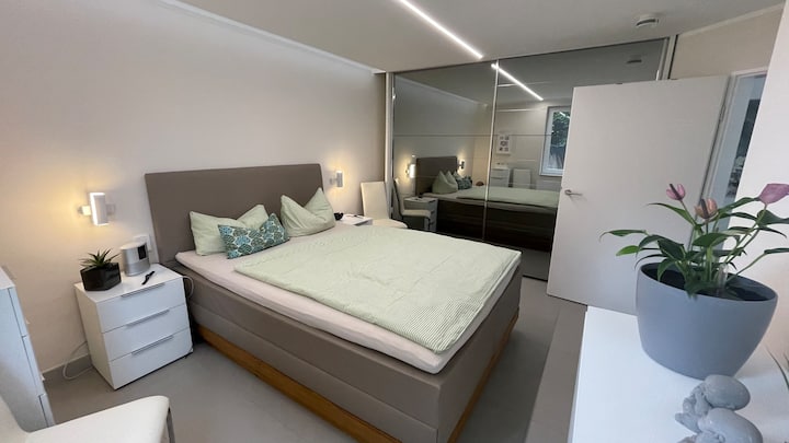Modernes Zimmer Mit Eigenem Bad - 
