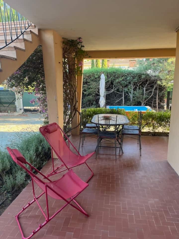 Appartement à Fréjus 83600 - ibis budget Fréjus Capitou A8