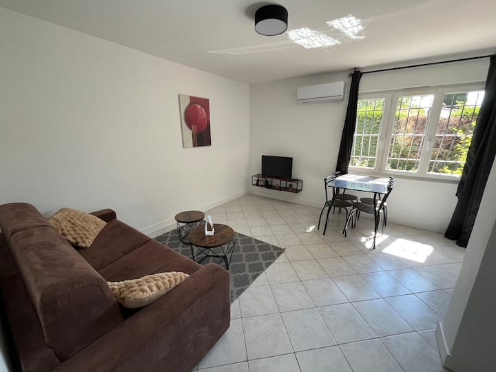 Appartement à Fréjus 83600 - ibis budget Fréjus Capitou A8