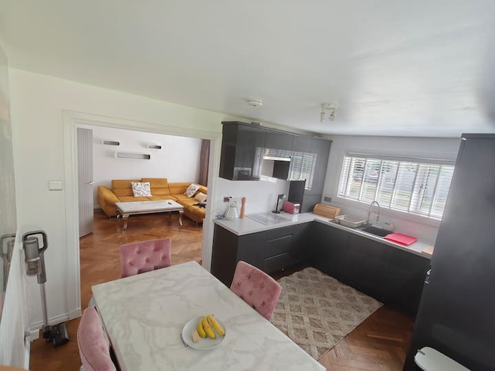 Modern Ground Level Flat - Glasgow Airport (GLA)