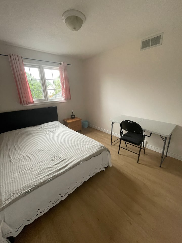 Cozy Room In Waterloo - Waterloo