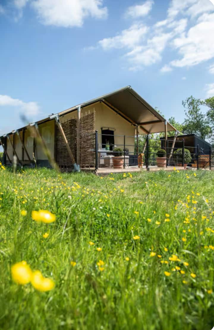 Luxury Safari Lodge, Sleeps 4, Hot Tub, Bullrush - Cotswolds