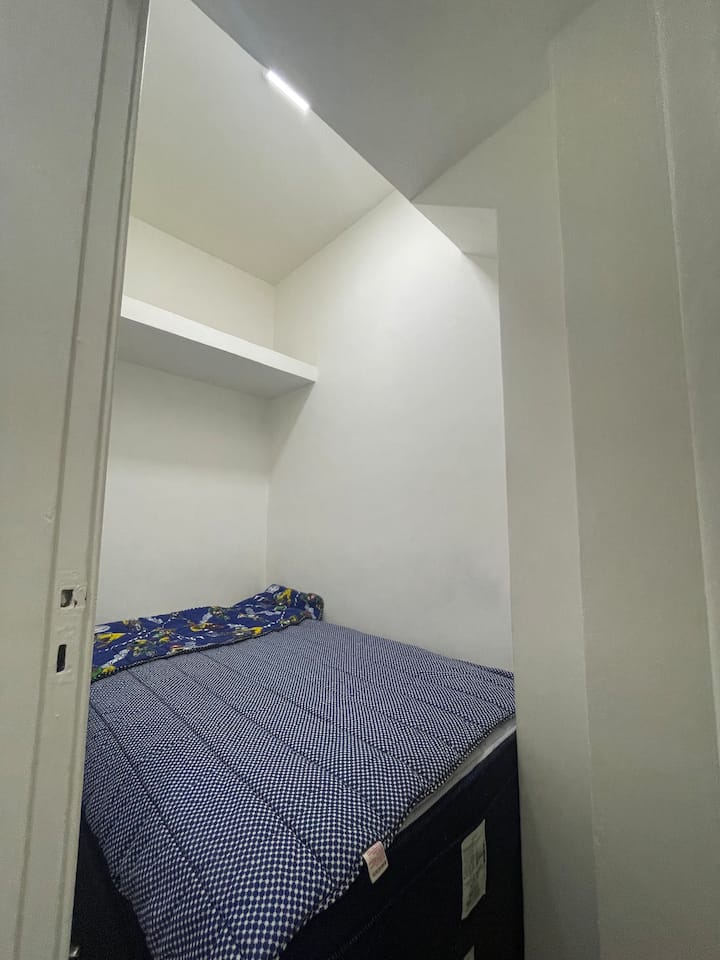 Quarto E Banheiro, Só P Hóspede. Ap Compartilhado. - Copacabana