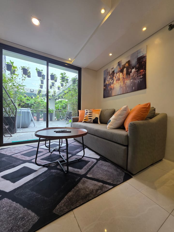 Rooftop Garden Suite 80sqm Own Pool + Free Parking - Manila