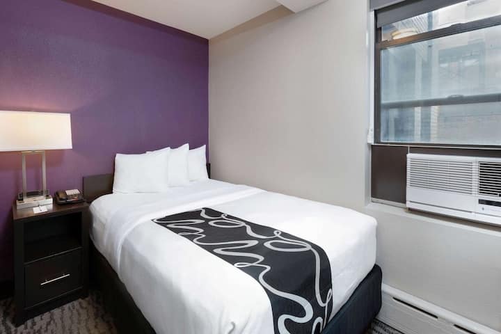1 Double Bed L La Quinta Nyc | Near Central Park - New York City, NY