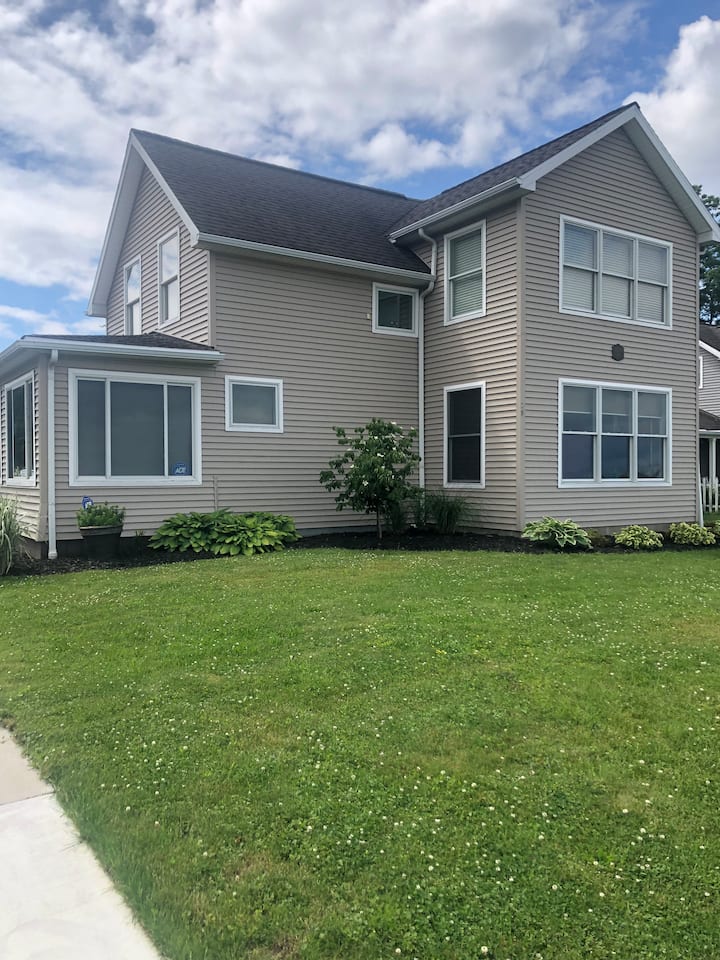 Lake House Bungalow - Fredonia, NY