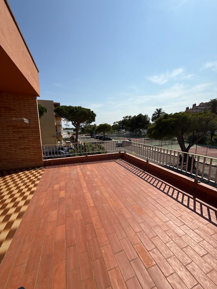 Apartamento Con Terraza En Roses - Sant Pere Pescador