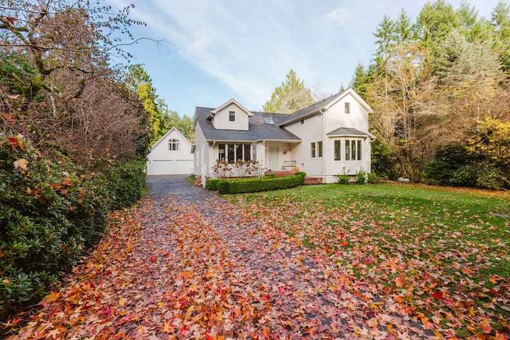 Relaxing Modern Family Farmhouse On Bainbridge - Bainbridge Island, WA
