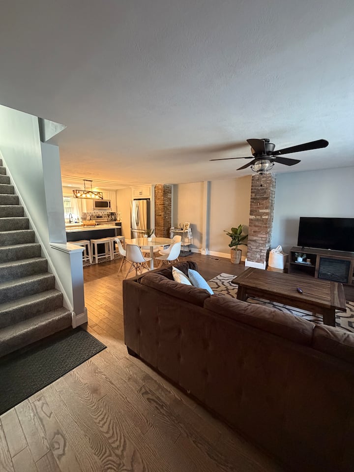 Home In Pittsburgh - Pittsburgh, PA