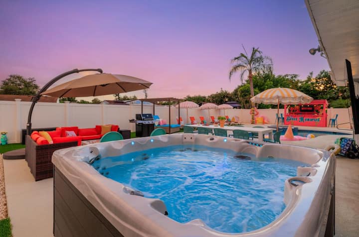 Family Oasis | Heated Pool, Hot Tub & Game Room - Bradenton, FL