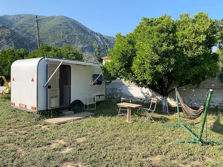 Gökova’da Bahçe Içinde Karavan - Akyaka