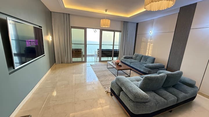 Seaview 3-bedroom Apartment With Balconies For 7 - Djeddah