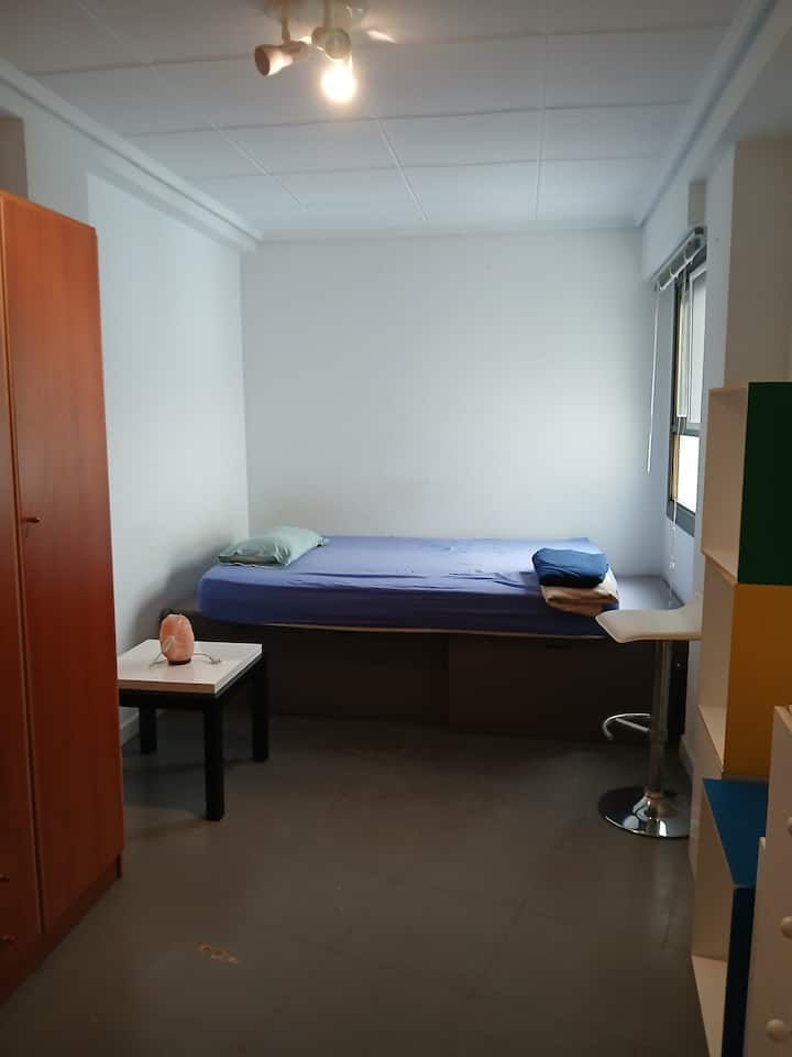 Habitación En Piso - Elche