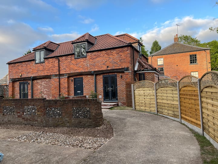 Charming 4 Bed Cottage - Norfolk