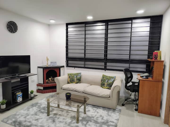 North Bogotá 2br Apt, Transit & Malls Nearby - Bogota