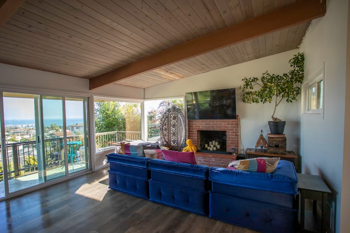 Private Upstairs Flat Harbor Lights, Ocean Breezes - Los Angeles, CA