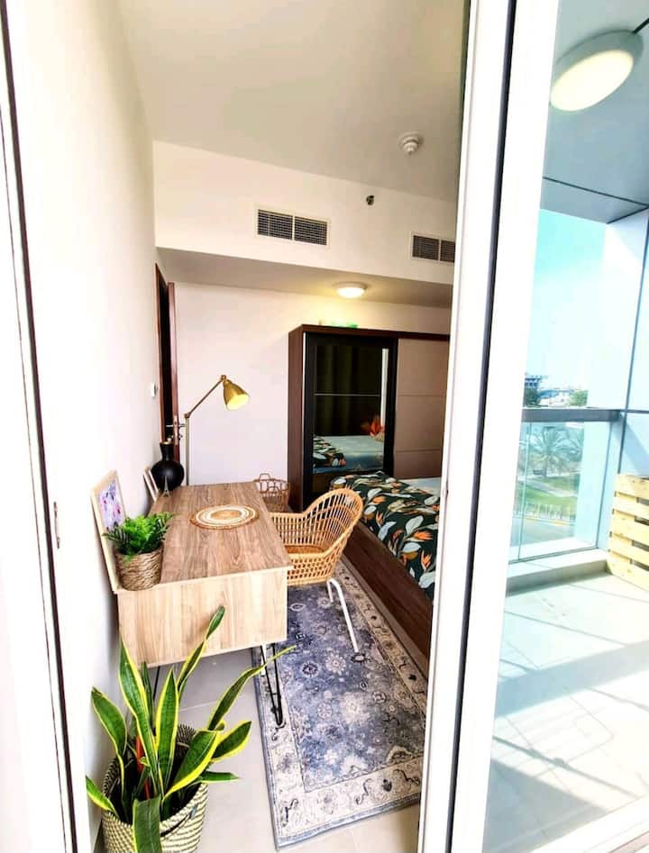 Elegant Room With Balcony - Abu Dhabi