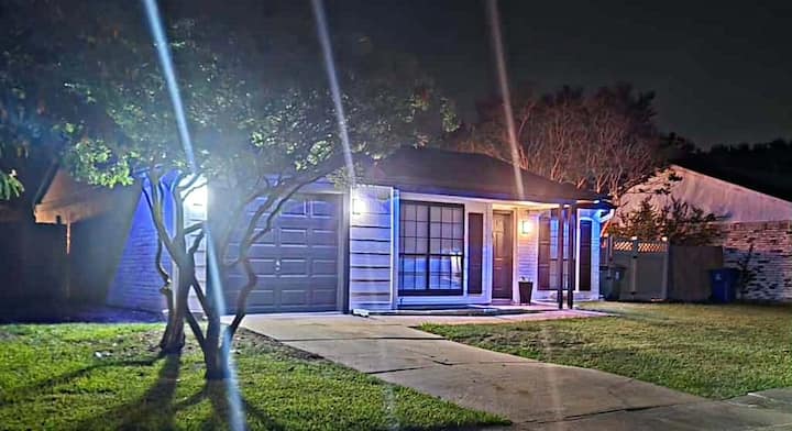 Relax & Reconnect | Jacuzzi + Remodel - The Colony, TX