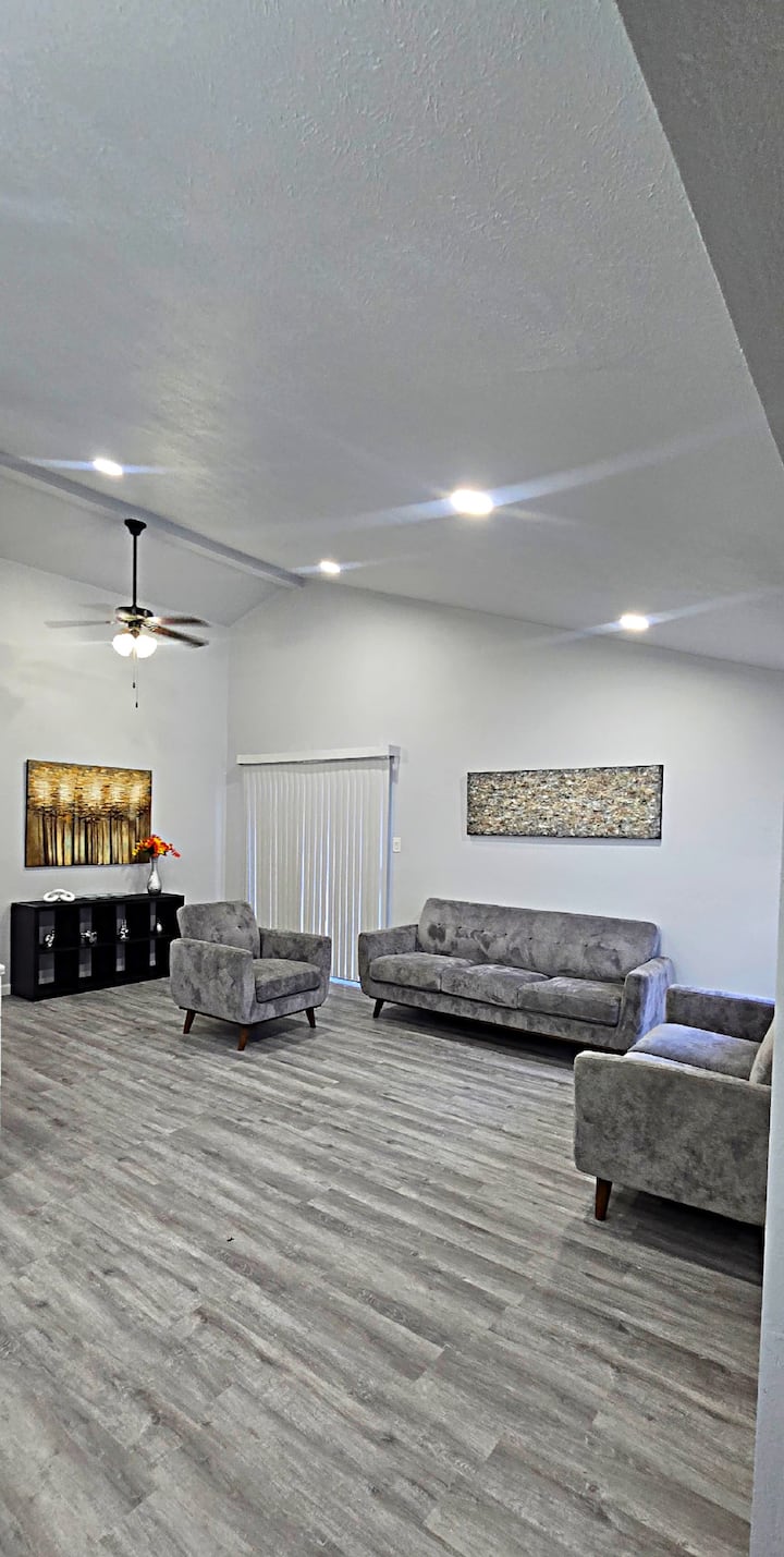Work Retreat Near Mallsparkslake - Lewisville