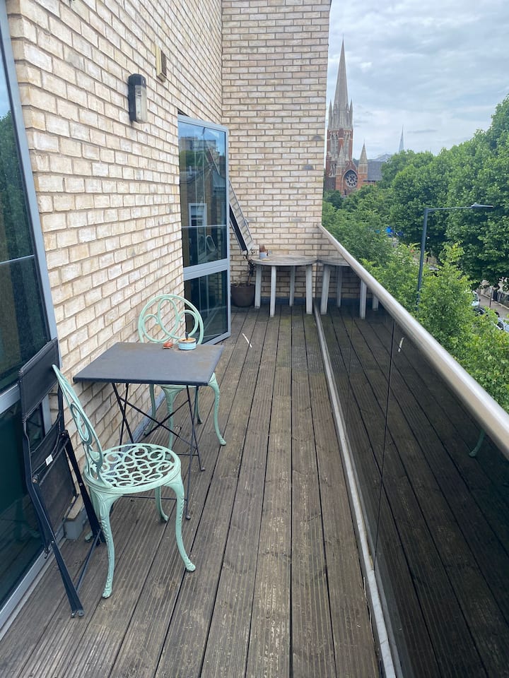 2 Bedroom Spacious Flat - Londres