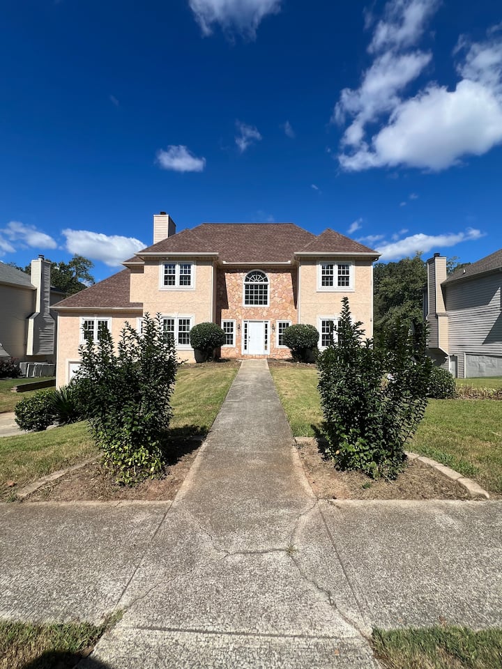 Family Lakefront Home | 6br + Den W/ Sofa Bed - Marietta, GA