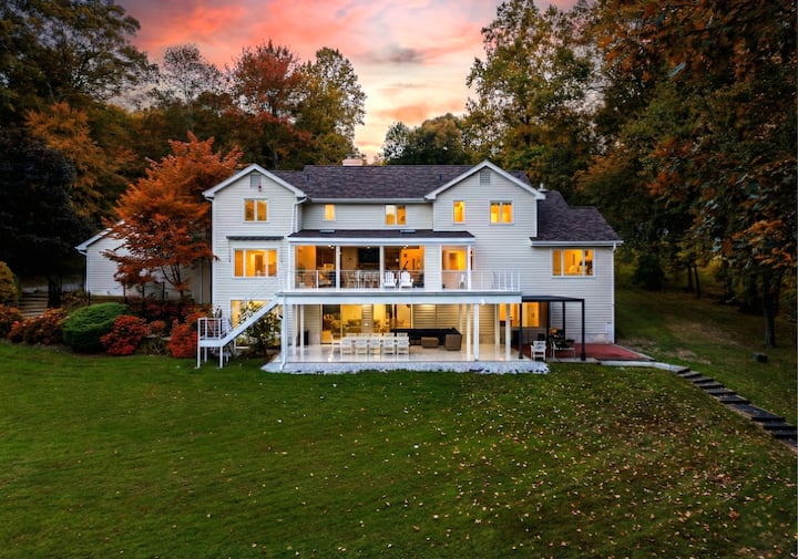 Lakeshore Crest Estate - Waterfront & Pool - Connecticut