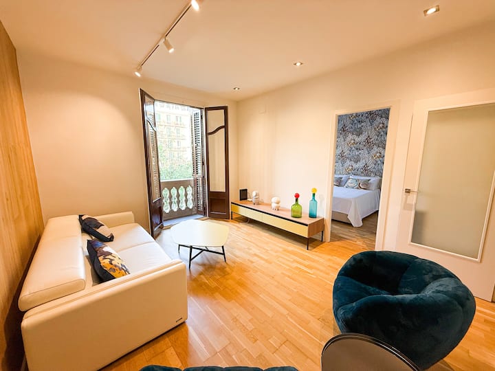 Diseño Y Sol Cerca De Sagrada Familia - Barcelona