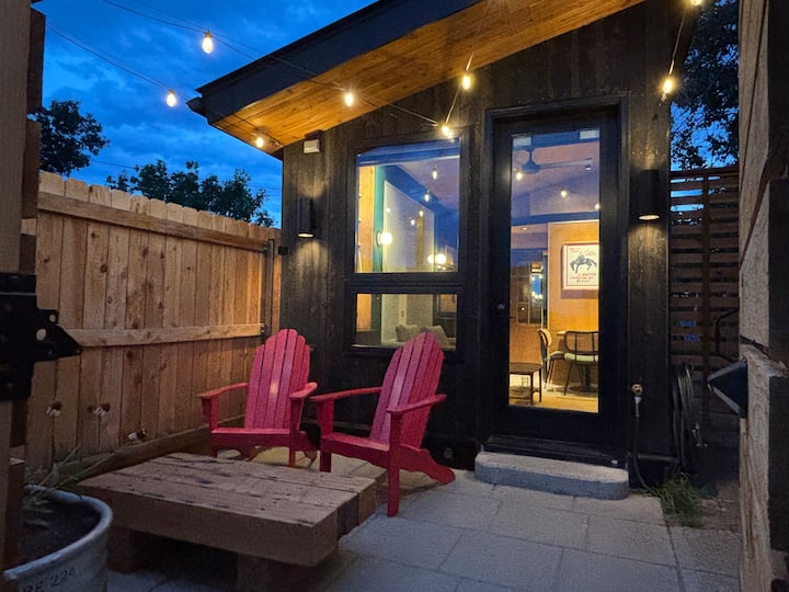 The Hollow | Peaceful And Stylish Tiny Home Escape - Livingston, MT