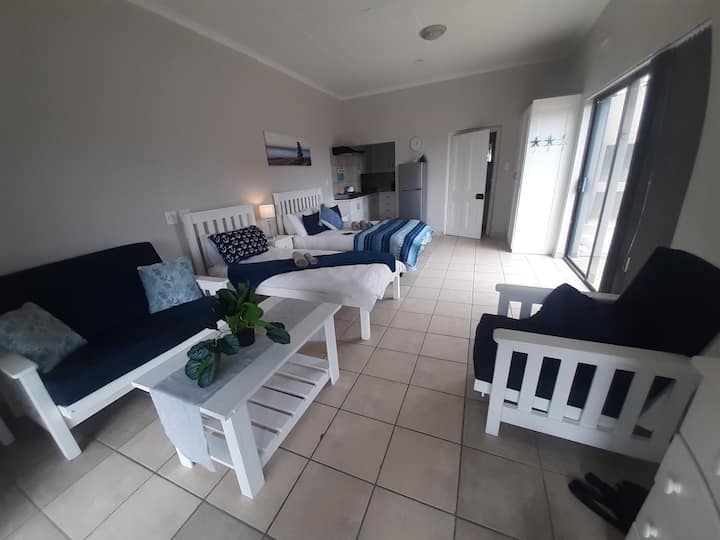 Unit 9d
Lock Up And Go - Mosselbaai